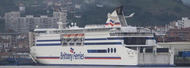 Atraca en Bilbao el ferry que hace la primera travesía Portsmouth ...